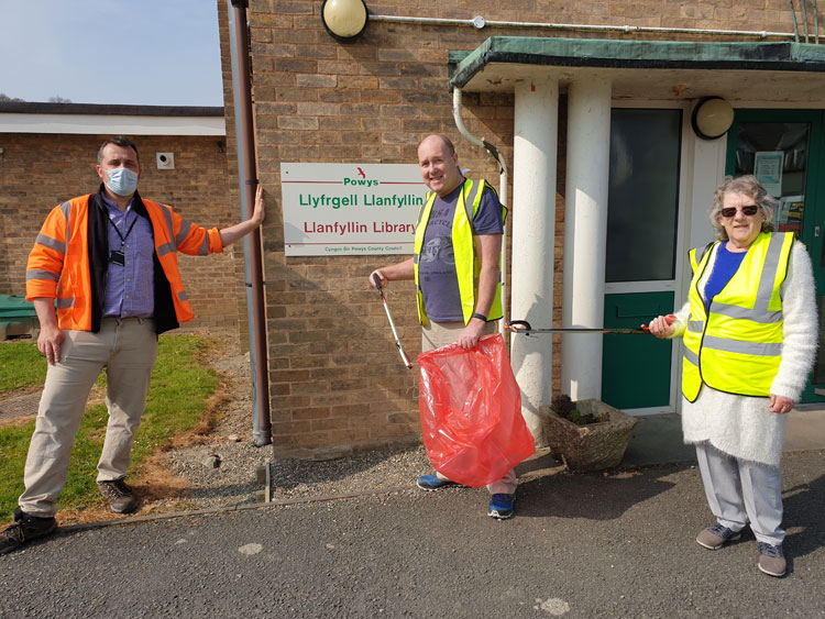 New Litter Picking Hwb for Llanfyllin | Welsh Country