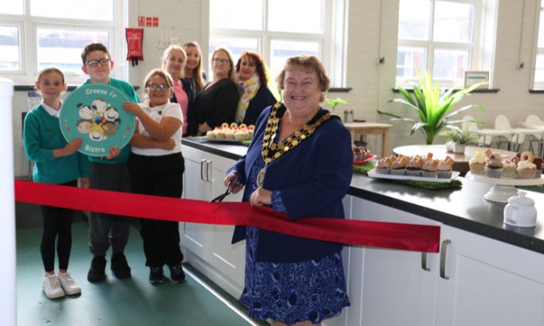 Community Bistro Relaunched at Primary School| Welsh Country