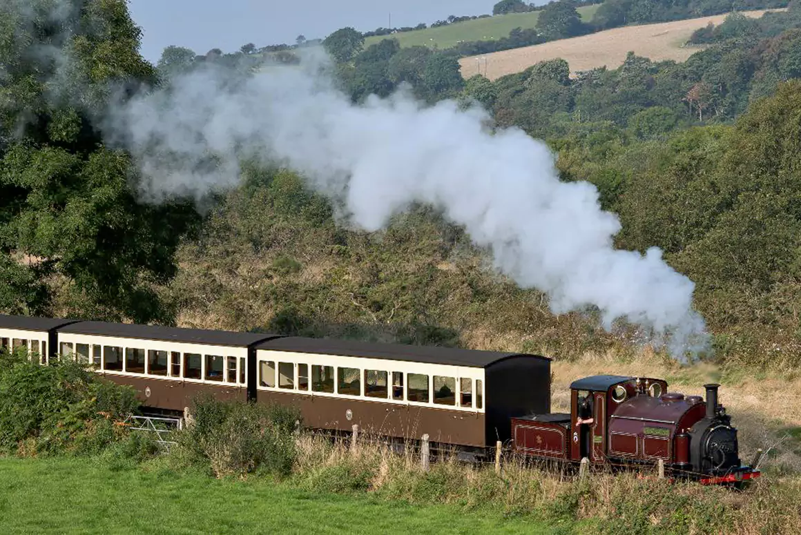 Welsh Railways Collaborate to Share Old Steam Locomotive | Welsh Country